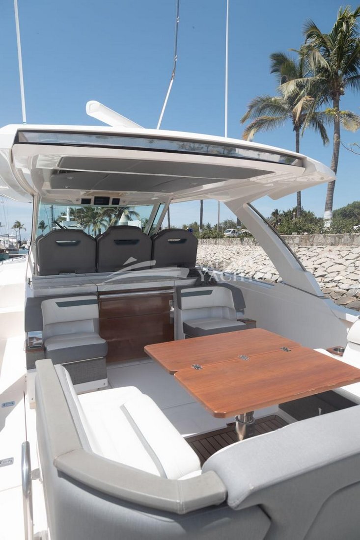 Yate Tiara 38 Sport – Renta de Yates en Puerto Vallarta – Vallarta Yachts